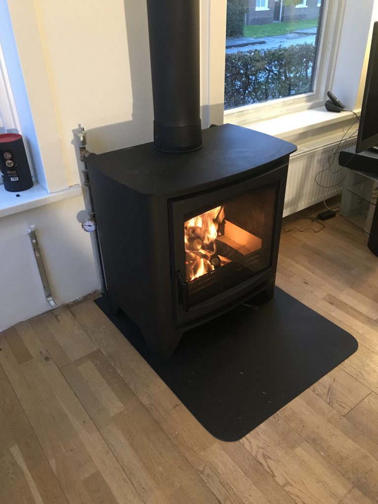 Hout CV Kachel met rookkanaal te Noordbroek - Verwarmen met kachels ...